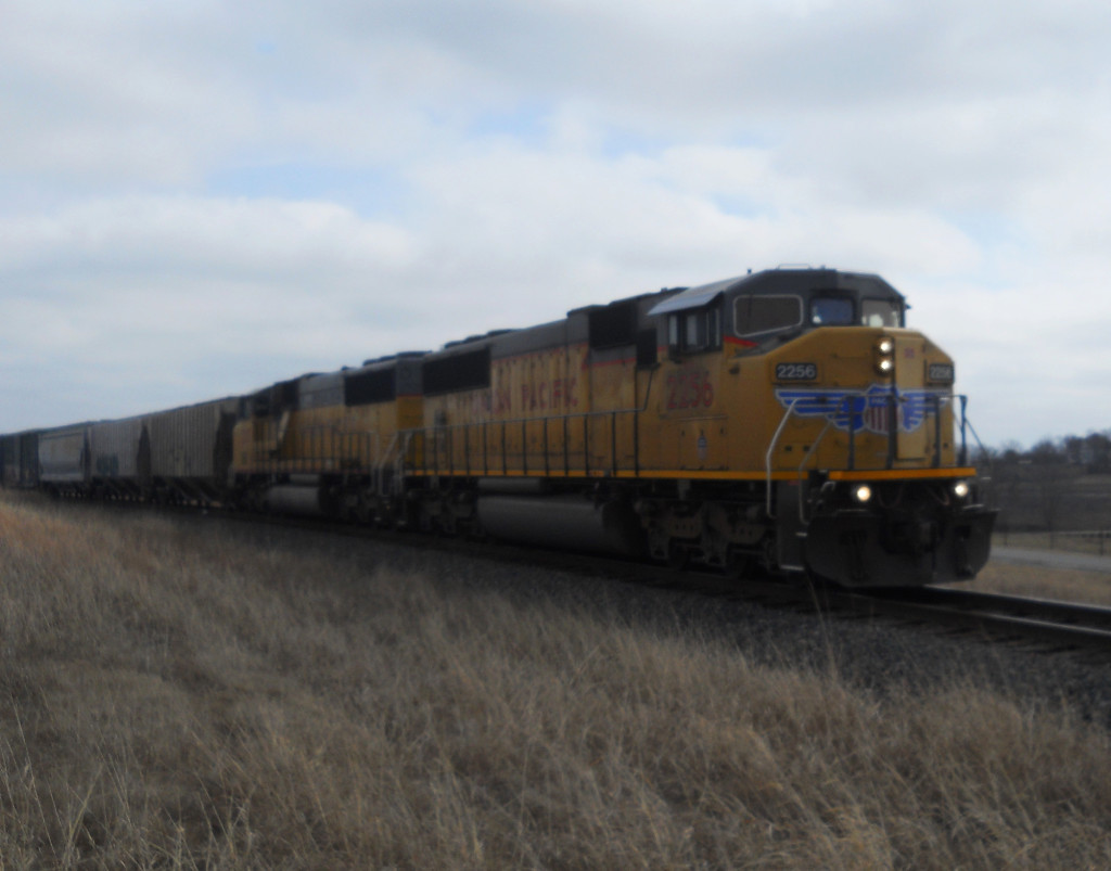 UP 2256 14Feb2011 WB out of Taylor approaching County Road 401